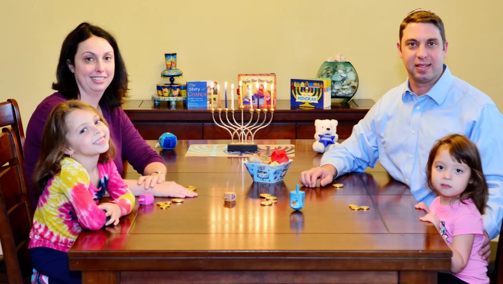 How To Play The Dreidel Game - StyleRug